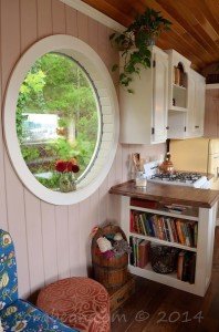 See Inside This Adorable Tiny School Bus Cottage That Will Leave You ...