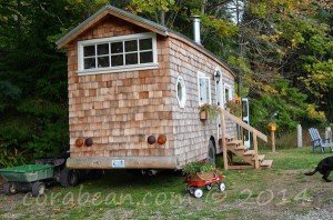 See Inside This Adorable Tiny School Bus Cottage That Will Leave You ...