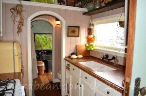 See Inside This Adorable Tiny School Bus Cottage That Will Leave You ...