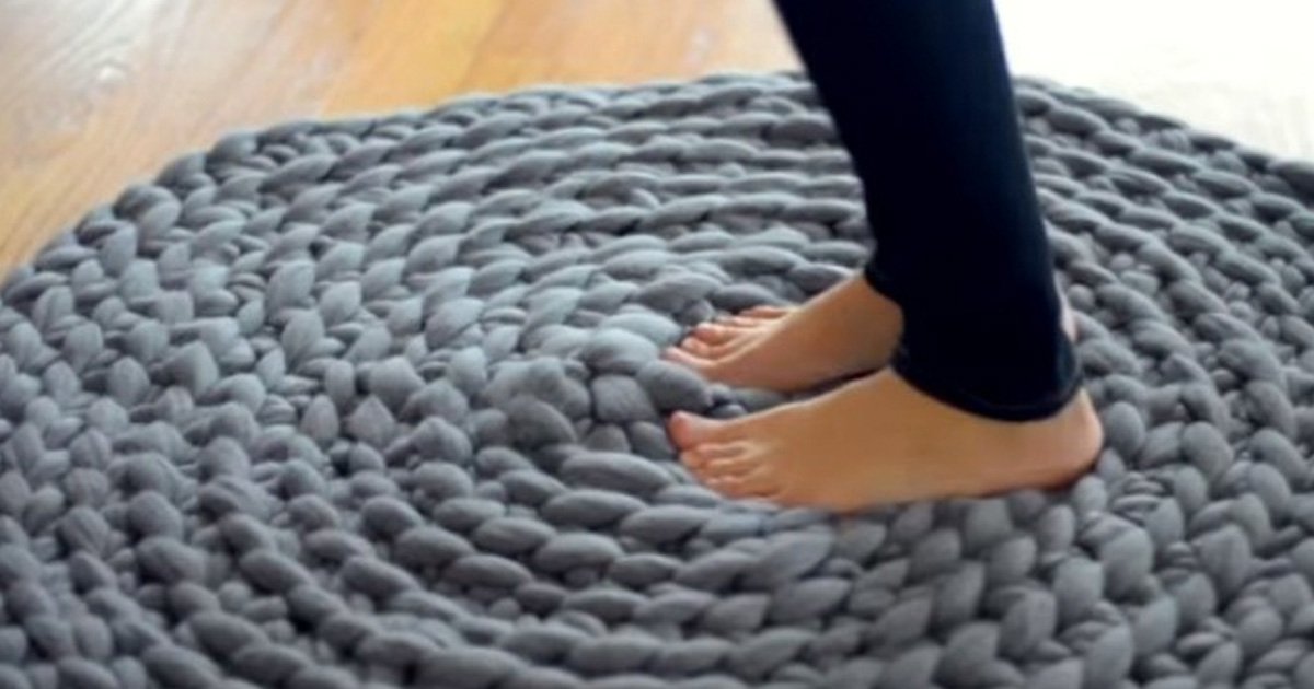 So Easy – No Tools Method For Crocheting a Rug Ideal for This Season ...