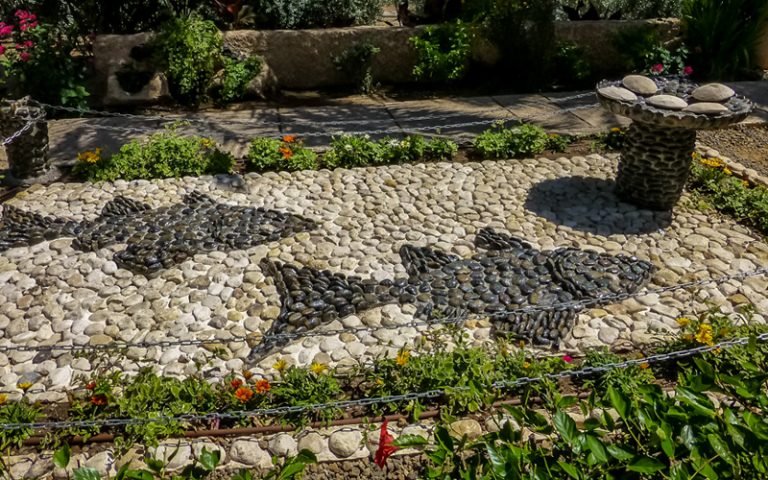 Outstanding Outdoor Mosaic Ideas That Will Add Some Colors To Your ...