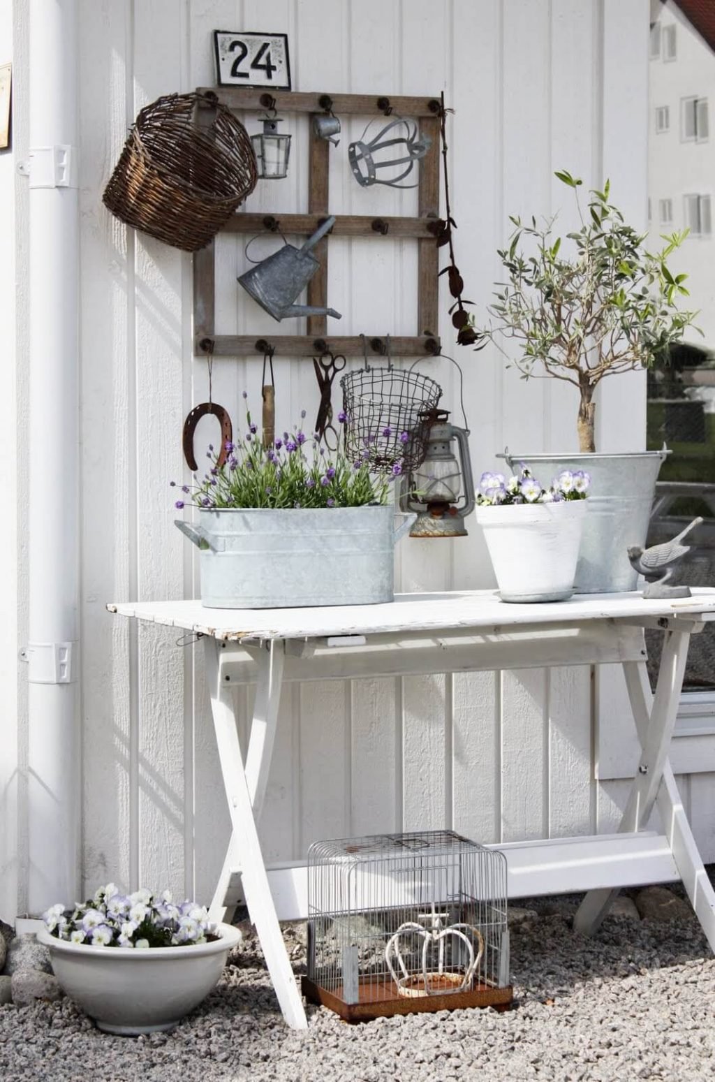 Interesting DIY Rustic Garden Decor Ideas That Will Bring An Interest ...