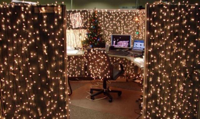 Inspiring Christmas Office Decoration Ideas To Try At Work - World ...